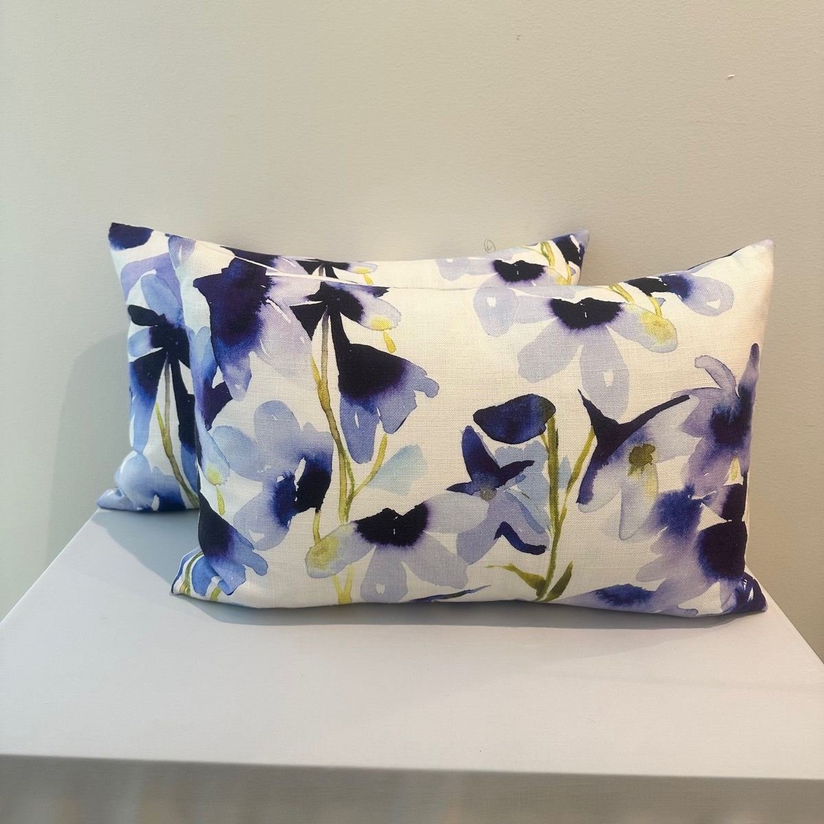 Luxury Iris Rectangular Cushions Pair – Laura Kincade